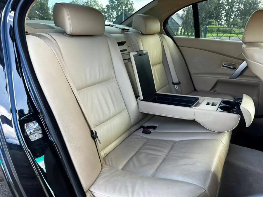 Black BMW 523 2006 in Jelgava, with an engine capacity of 2.50 L and mileage of 332 thousand km for 3700 €, photo 13 on AUTOMOTO.COM.LV