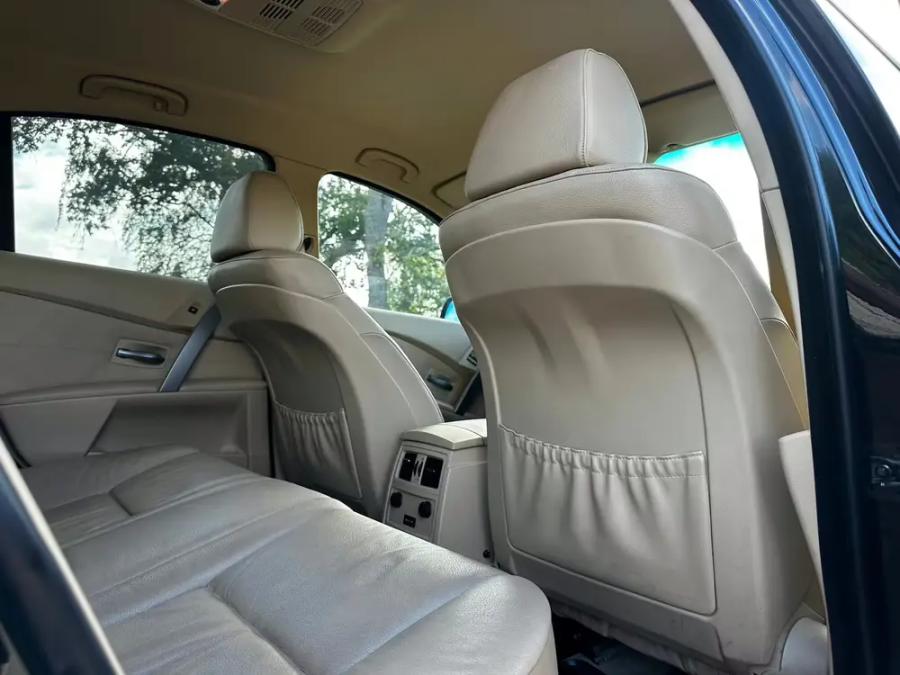 Black BMW 523 2006 in Jelgava, with an engine capacity of 2.50 L and mileage of 332 thousand km for 3700 €, photo 14 on AUTOMOTO.COM.LV