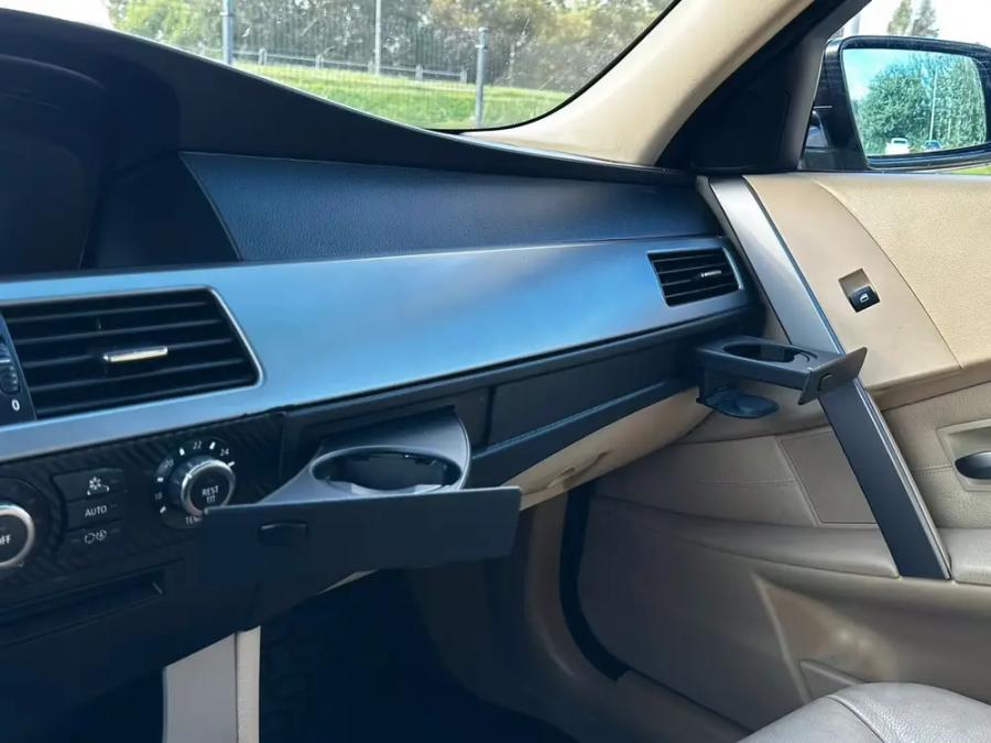 Black BMW 523 2006 in Jelgava, with an engine capacity of 2.50 L and mileage of 332 thousand km for 3700 €, photo 25 on AUTOMOTO.COM.LV