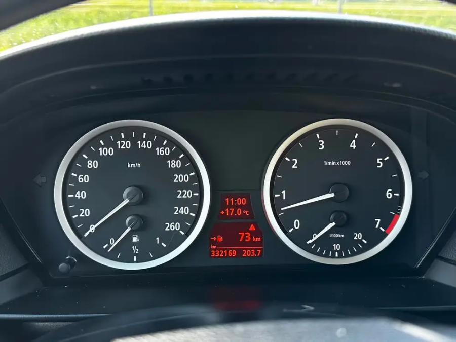 Black BMW 523 2006 in Jelgava, with an engine capacity of 2.50 L and mileage of 332 thousand km for 3700 €, photo 27 on AUTOMOTO.COM.LV