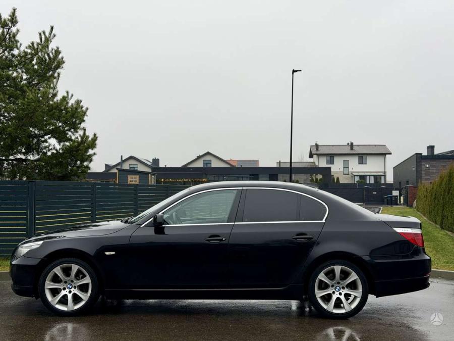 Black BMW 523 2007 in Vilnius, with an engine capacity of 2.50 L and mileage of 320 thousand km for 2900 €, photo 2 on AUTOMOTO.COM.LV
