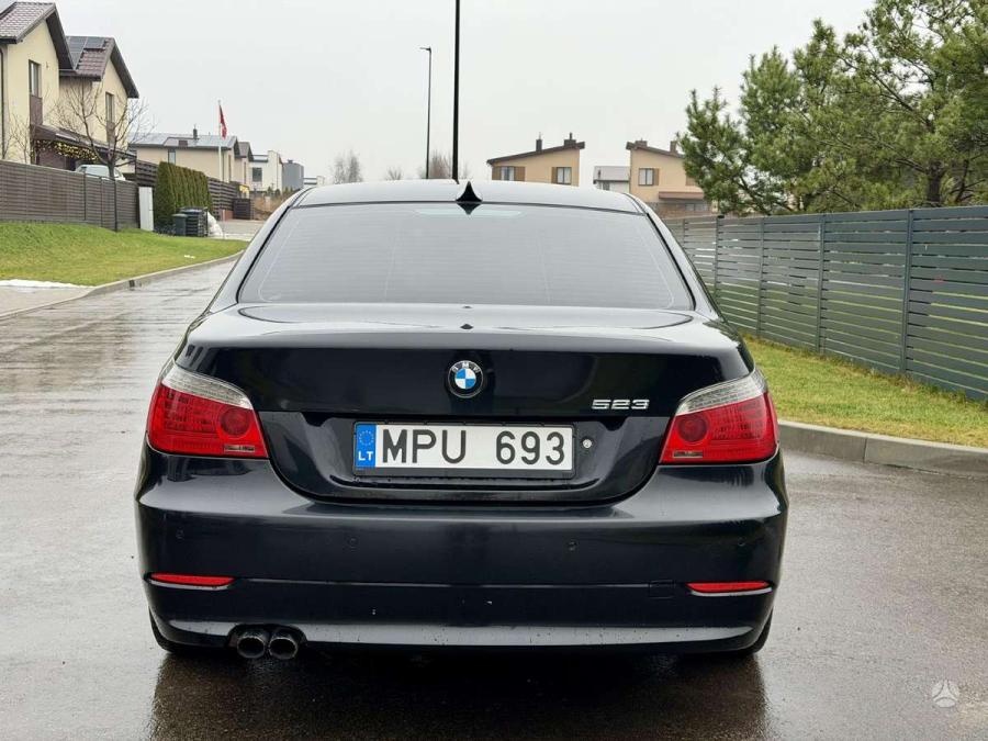 Black BMW 523 2007 in Vilnius, with an engine capacity of 2.50 L and mileage of 320 thousand km for 2900 €, photo 4 on AUTOMOTO.COM.LV