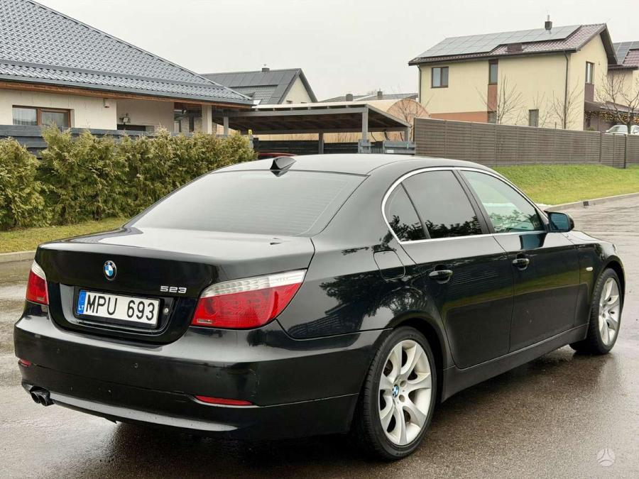 Black BMW 523 2007 in Vilnius, with an engine capacity of 2.50 L and mileage of 320 thousand km for 2900 €, photo 5 on AUTOMOTO.COM.LV