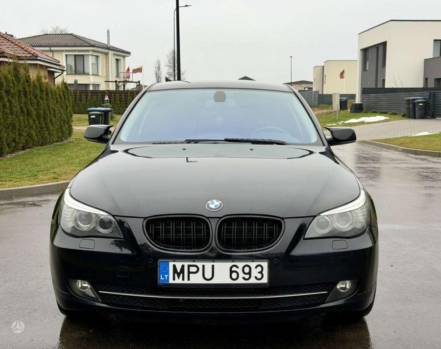 Black BMW 523 2007 in Vilnius, with an engine capacity of 2.50 L and mileage of 320 thousand km for 2900 €, photo 8 on AUTOMOTO.COM.LV