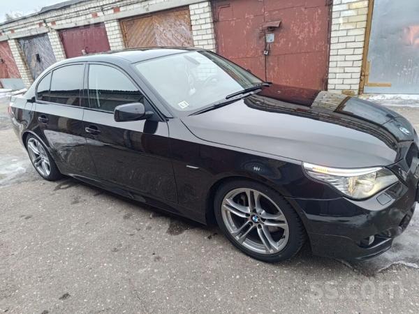 Black BMW 523 2007 in Riga, with an engine capacity of 2.50 L and mileage of 307 thousand km for 7149 €, photo 4 on AUTOMOTO.COM.LV