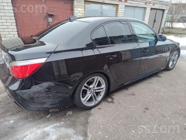 Black BMW 523 2007 in Riga, with an engine capacity of 2.50 L and mileage of 307 thousand km for 7149 €, photo 5 on AUTOMOTO.COM.LV