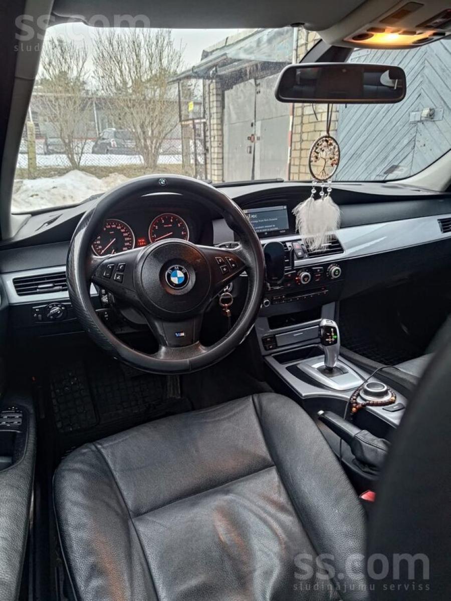 Black BMW 523 2007 in Riga, with an engine capacity of 2.50 L and mileage of 307 thousand km for 6800 €, photo 9 on AUTOMOTO.COM.LV