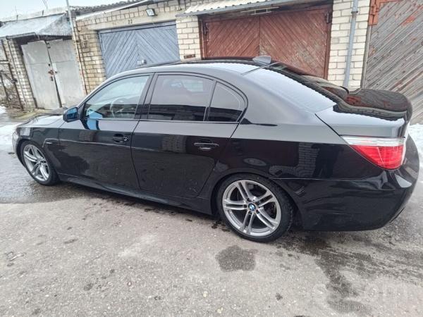Black BMW 523 2007 in Riga, with an engine capacity of 2.50 L and mileage of 307 thousand km for 6000 €, photo 8 on AUTOMOTO.COM.LV