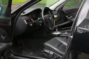 Black BMW 523 2008 in Riga, with an engine capacity of 2.50 L and mileage of 173 thousand km for 5390 €, photo 8 on AUTOMOTO.COM.LV