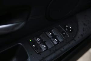 Black BMW 523 2008 in Riga, with an engine capacity of 2.50 L and mileage of 173 thousand km for 5390 €, photo 9 on AUTOMOTO.COM.LV