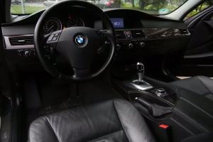 Black BMW 523 2008 in Riga, with an engine capacity of 2.50 L and mileage of 173 thousand km for 5390 €, photo 11 on AUTOMOTO.COM.LV