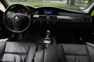 Black BMW 523 2008 in Riga, with an engine capacity of 2.50 L and mileage of 173 thousand km for 5390 €, photo 12 on AUTOMOTO.COM.LV