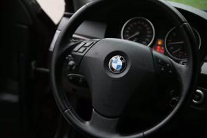 Black BMW 523 2008 in Riga, with an engine capacity of 2.50 L and mileage of 173 thousand km for 5390 €, photo 13 on AUTOMOTO.COM.LV