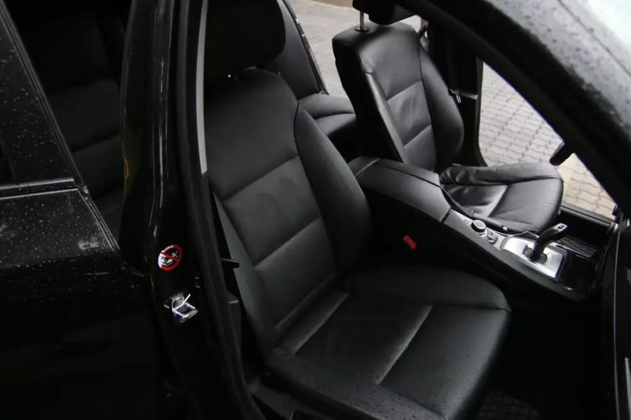 Black BMW 523 2008 in Riga, with an engine capacity of 2.50 L and mileage of 173 thousand km for 5390 €, photo 16 on AUTOMOTO.COM.LV