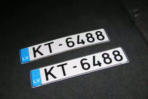 Black BMW 523 2008 in Riga, with an engine capacity of 2.50 L and mileage of 173 thousand km for 5390 €, photo 20 on AUTOMOTO.COM.LV