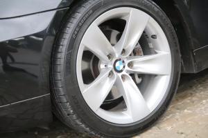 Black BMW 523 2008 in Riga, with an engine capacity of 2.50 L and mileage of 173 thousand km for 5390 €, photo 21 on AUTOMOTO.COM.LV