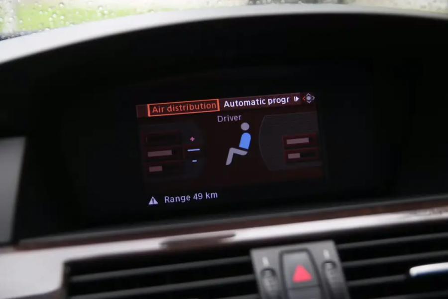 Black BMW 523 2008 in Riga, with an engine capacity of 2.50 L and mileage of 173 thousand km for 5390 €, photo 24 on AUTOMOTO.COM.LV