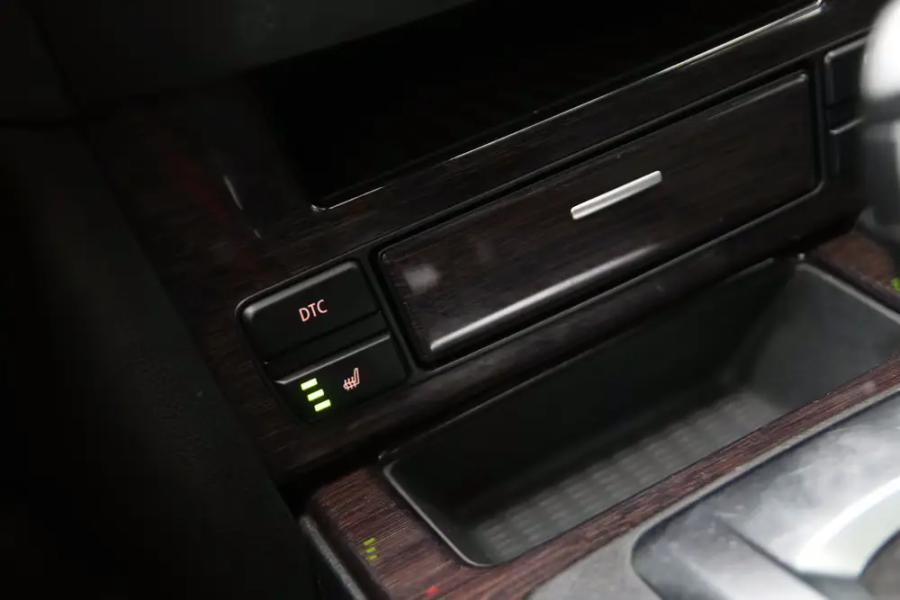 Black BMW 523 2008 in Riga, with an engine capacity of 2.50 L and mileage of 173 thousand km for 5390 €, photo 27 on AUTOMOTO.COM.LV