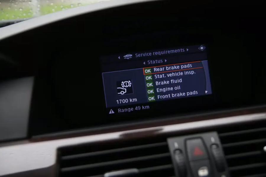 Black BMW 523 2008 in Riga, with an engine capacity of 2.50 L and mileage of 173 thousand km for 5390 €, photo 30 on AUTOMOTO.COM.LV