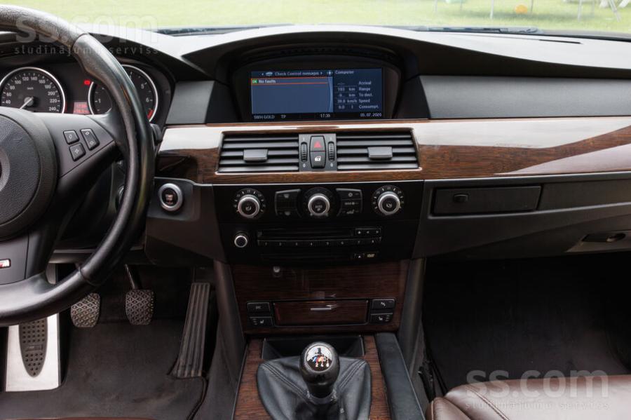 Black BMW 523 2008 in Riga, with an engine capacity of 2.50 L and mileage of 250 thousand km for 5500 €, photo 10 on AUTOMOTO.COM.LV