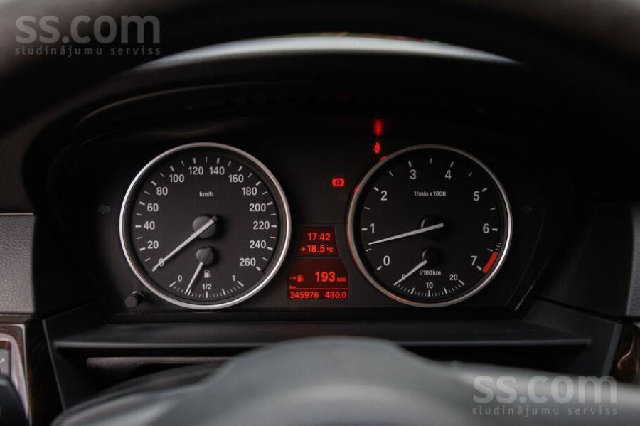 Black BMW 523 2008 in Riga, with an engine capacity of 2.50 L and mileage of 250 thousand km for 5500 €, photo 12 on AUTOMOTO.COM.LV