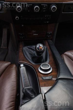 Black BMW 523 2008 in Riga, with an engine capacity of 2.50 L and mileage of 250 thousand km for 5500 €, photo 22 on AUTOMOTO.COM.LV