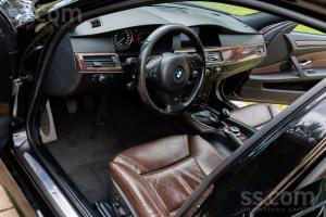 Black BMW 523 2008 in Riga, with an engine capacity of 2.50 L and mileage of 250 thousand km for 5500 €, photo 25 on AUTOMOTO.COM.LV
