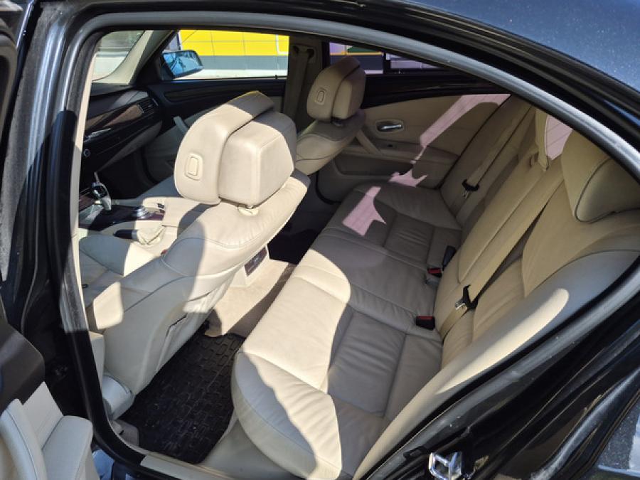 Black BMW 523 2009 in Tallinn, with an engine capacity of 2.50 L and mileage of 338 thousand km for 5500 €, photo 6 on AUTOMOTO.COM.LV