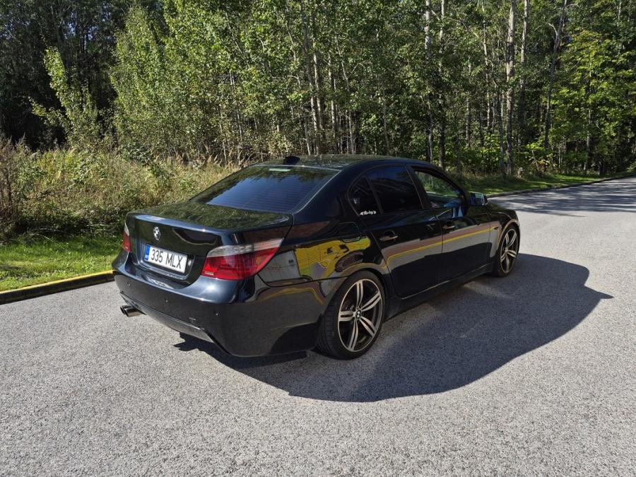 Black BMW 523 2009 in Tallinn, with an engine capacity of 2.50 L and mileage of 338 thousand km for 5500 €, photo 13 on AUTOMOTO.COM.LV