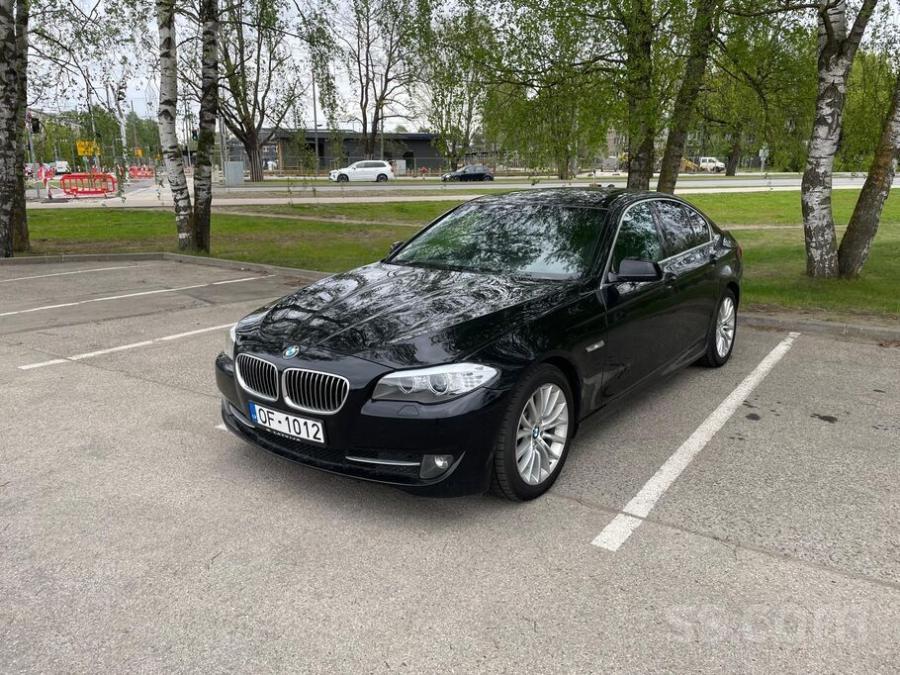 Black BMW 523 2010 in Riga, with an engine capacity of 3.00 L and mileage of 218 thousand km for 6290 €, photo 1 on AUTOMOTO.COM.LV