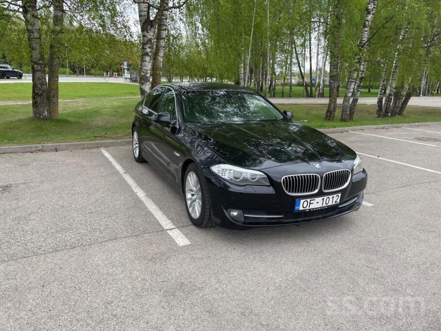 Black BMW 523 2010 in Riga, with an engine capacity of 3.00 L and mileage of 218 thousand km for 6290 €, photo 3 on AUTOMOTO.COM.LV