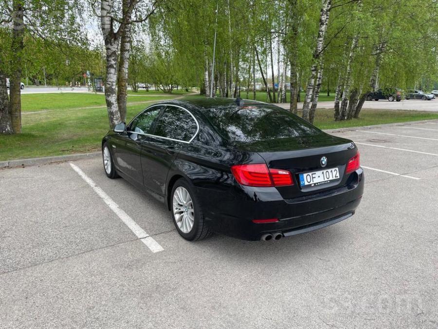 Black BMW 523 2010 in Riga, with an engine capacity of 3.00 L and mileage of 218 thousand km for 6290 €, photo 5 on AUTOMOTO.COM.LV