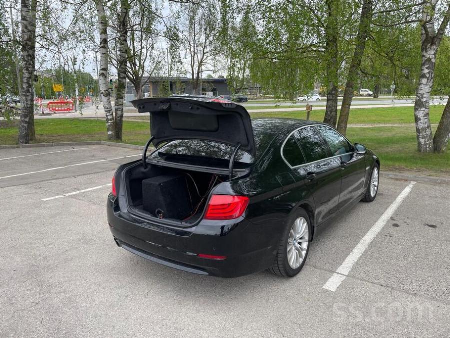 Black BMW 523 2010 in Riga, with an engine capacity of 3.00 L and mileage of 218 thousand km for 6290 €, photo 6 on AUTOMOTO.COM.LV