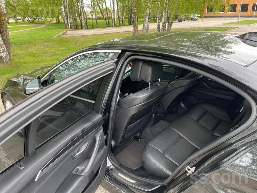 Black BMW 523 2010 in Riga, with an engine capacity of 3.00 L and mileage of 218 thousand km for 6290 €, photo 12 on AUTOMOTO.COM.LV