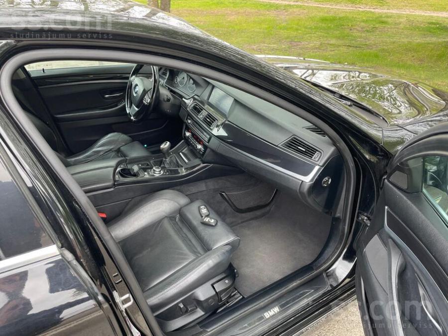 Black BMW 523 2010 in Riga, with an engine capacity of 3.00 L and mileage of 218 thousand km for 6290 €, photo 14 on AUTOMOTO.COM.LV
