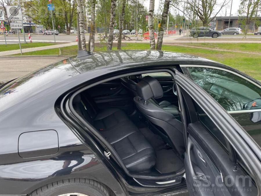 Black BMW 523 2010 in Riga, with an engine capacity of 3.00 L and mileage of 218 thousand km for 6290 €, photo 15 on AUTOMOTO.COM.LV