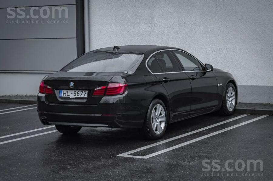 Black BMW 523 2010 in Riga, with an engine capacity of 3.00 L and mileage of 142 thousand km for 11500 €, photo 5 on AUTOMOTO.COM.LV