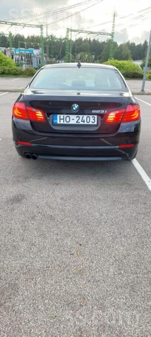 Black BMW 523 2010 in Riga, with an engine capacity of 3.00 L and mileage of 162 thousand km for 7700 €, photo 5 on AUTOMOTO.COM.LV
