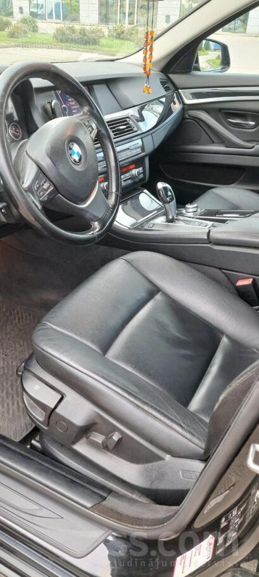 Black BMW 523 2010 in Riga, with an engine capacity of 3.00 L and mileage of 162 thousand km for 7700 €, photo 9 on AUTOMOTO.COM.LV