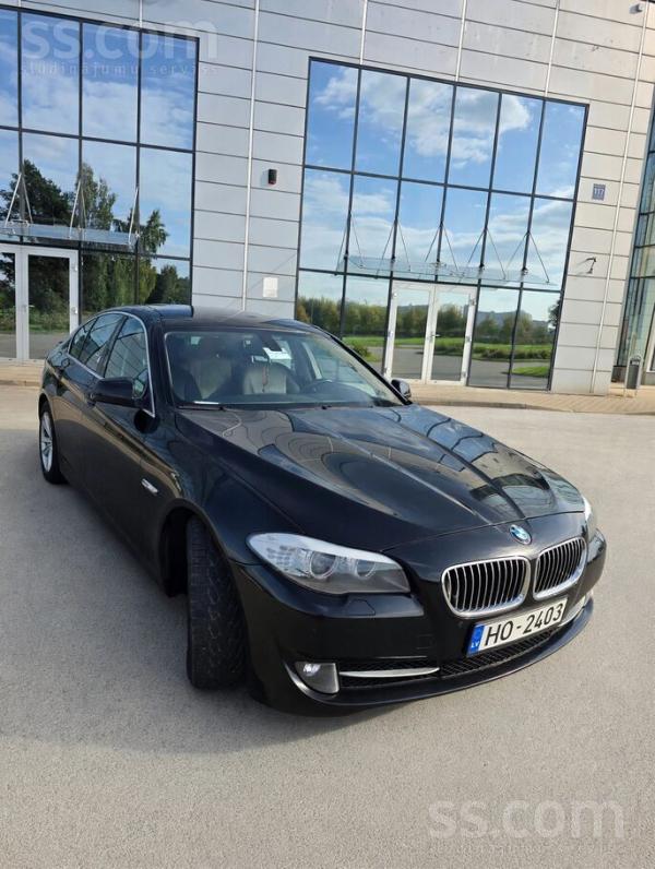 Black BMW 523 2010 in Riga, with an engine capacity of 3.00 L and mileage of 162 thousand km for 7700 €, photo 4 on AUTOMOTO.COM.LV