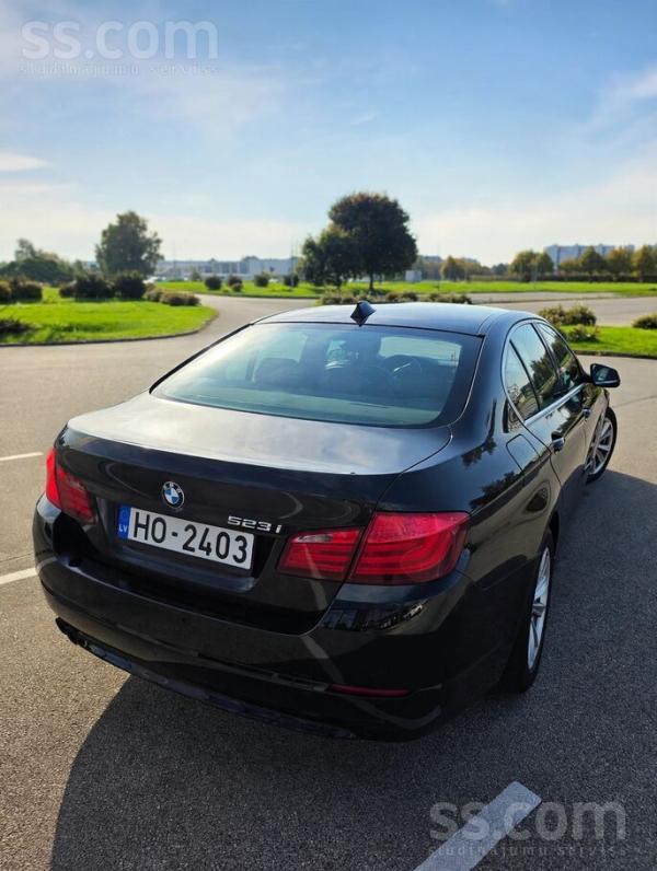 Black BMW 523 2010 in Riga, with an engine capacity of 3.00 L and mileage of 162 thousand km for 7700 €, photo 6 on AUTOMOTO.COM.LV
