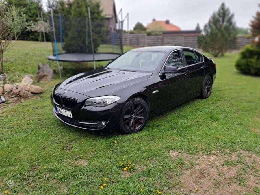 Melns BMW 523 2010 Telšiai, ar dzinēja tilpumu 3.00 L un nobraukumu 262 tūkst. km par 6300 €, foto 3 vietnē AUTOMOTO.COM.LV