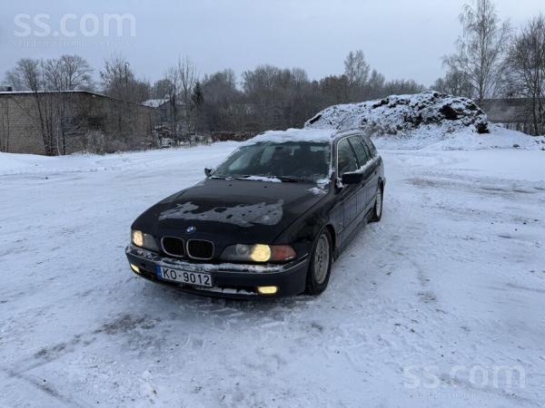 Black BMW 523 1999 in Cesis, with an engine capacity of 2.50 L and mileage of 303 thousand km for 850 €, photo 1 on AUTOMOTO.COM.LV