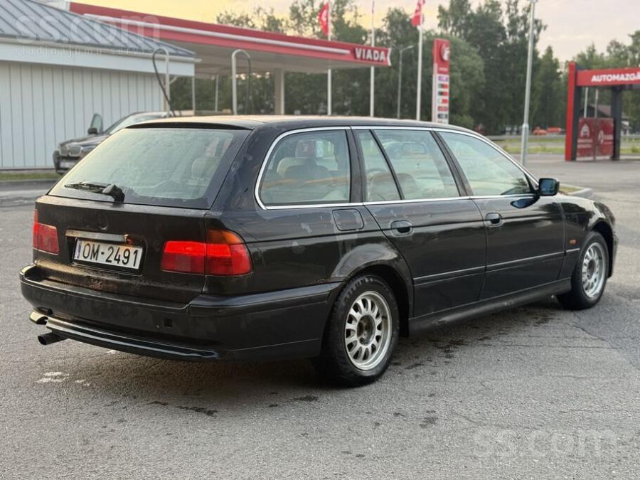 Black BMW 523 1999 in Riga, with an engine capacity of 2.50 L and mileage of 358 thousand km for 950 €, photo 5 on AUTOMOTO.COM.LV