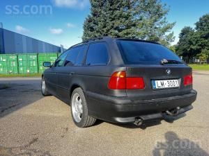 Black BMW 523 2000 in Riga, with an engine capacity of 2.30 L and mileage of 287 thousand km for 2400 €, photo 4 on AUTOMOTO.COM.LV