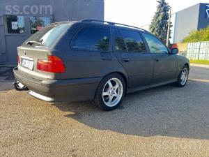 Black BMW 523 2000 in Riga, with an engine capacity of 2.30 L and mileage of 287 thousand km for 2400 €, photo 5 on AUTOMOTO.COM.LV