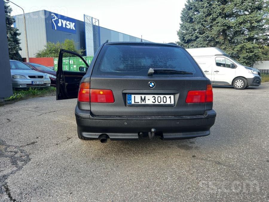 Black BMW 523 2000 in Riga, with an engine capacity of 2.30 L and mileage of 287 thousand km for 2400 €, photo 6 on AUTOMOTO.COM.LV