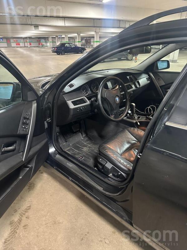 Black BMW 523 2006 in Riga, with an engine capacity of 2.50 L and mileage of 333 thousand km for 3000 €, photo 6 on AUTOMOTO.COM.LV