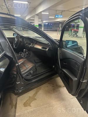 Melns BMW 523 2006 Rīga, ar dzinēja tilpumu 2.50 L un nobraukumu 333 tūkst. km par 3000 €, foto 17 vietnē AUTOMOTO.COM.LV