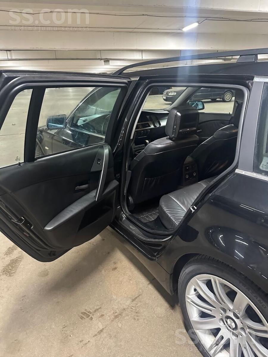 Black BMW 523 2006 in Riga, with an engine capacity of 2.50 L and mileage of 333 thousand km for 3000 €, photo 3 on AUTOMOTO.COM.LV